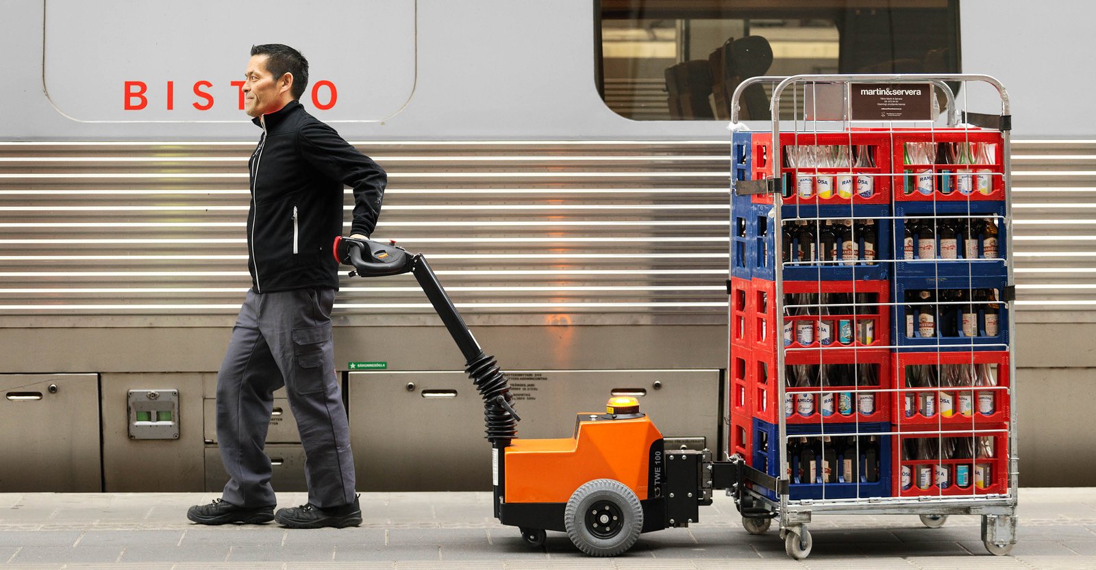 Voordelen van elektrische trekkers: veilig intern transport zonder vorken